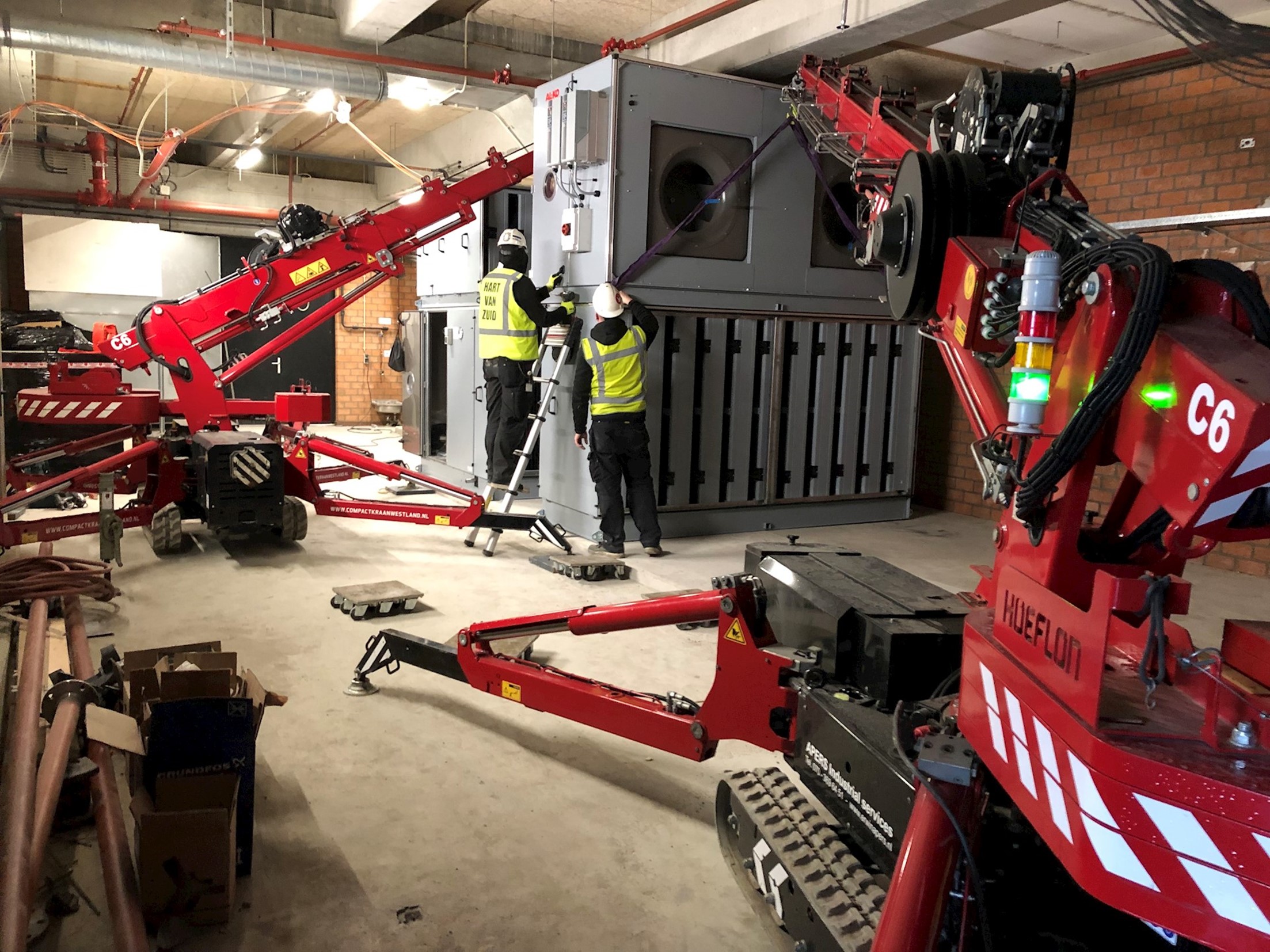 Verplaatsen van machines en zware apparatuur | Apers Minihijskraan ...